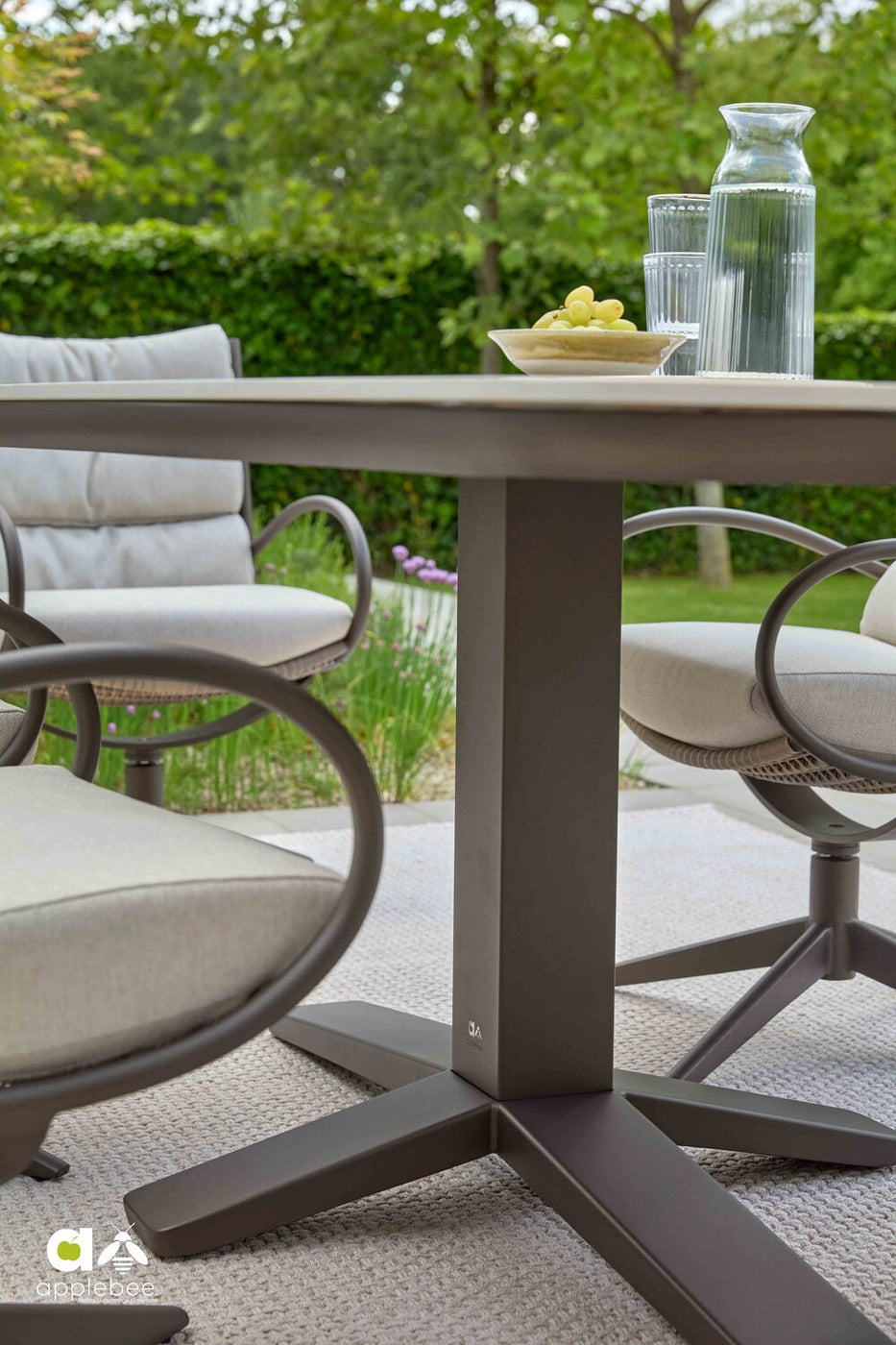 Zanzibar dining table Apple Bee Bronze - Stijlvolle tuintafel ...